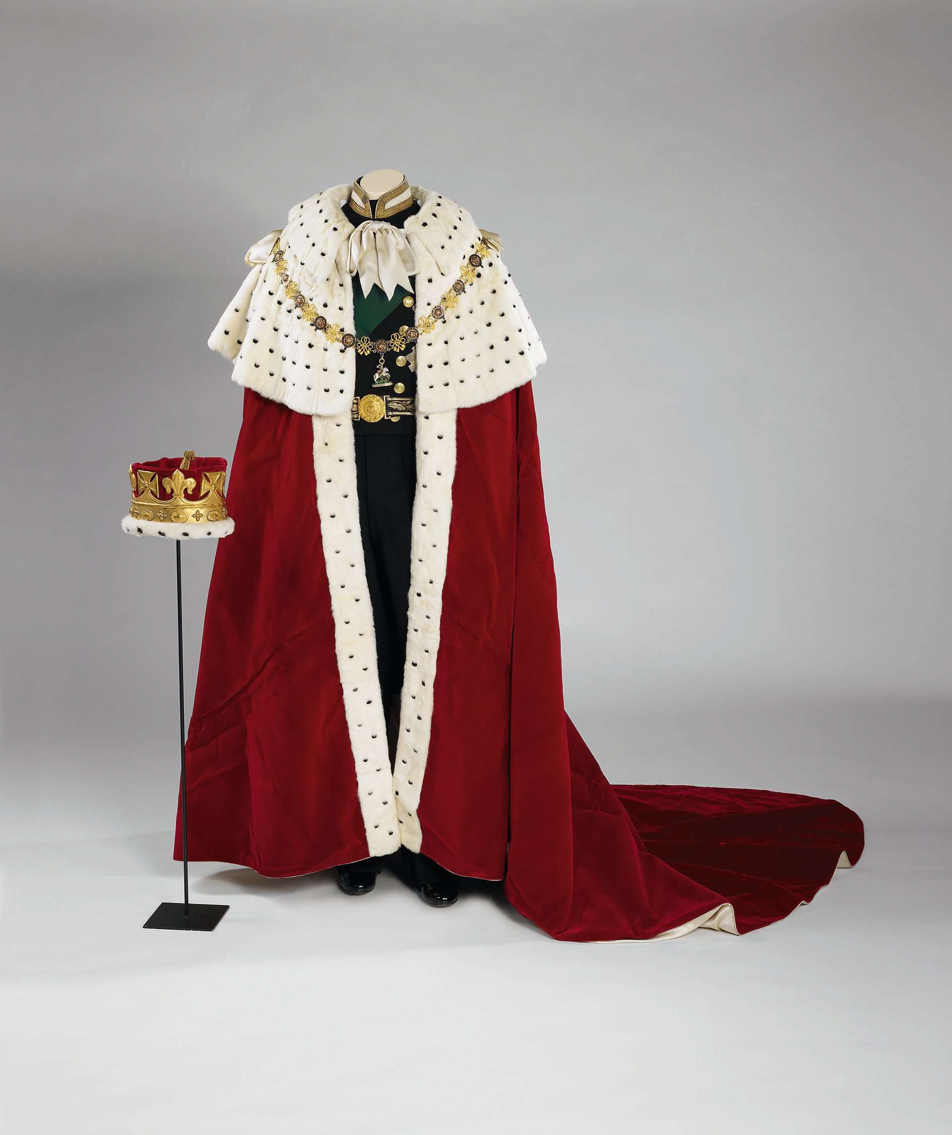 Coronation Robes: An Overlooked Part of the British Coronation Pageant ...
